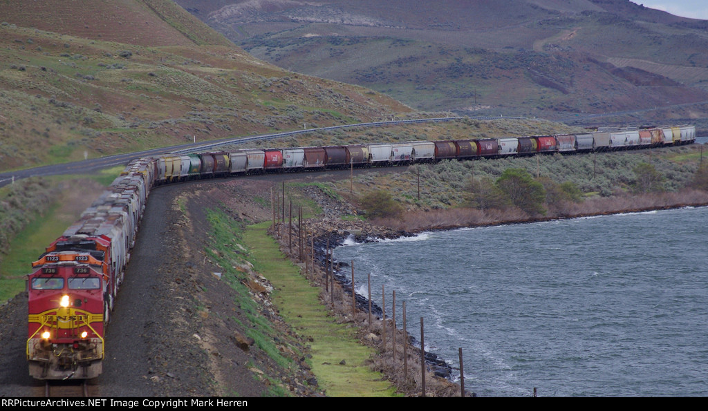 BNSF 736 West